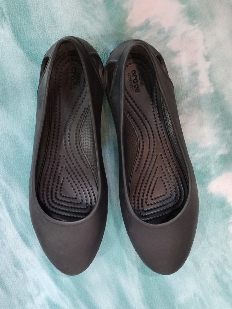 Crocs black flats, Women's Fashion, Footwear, Flats on Carousell