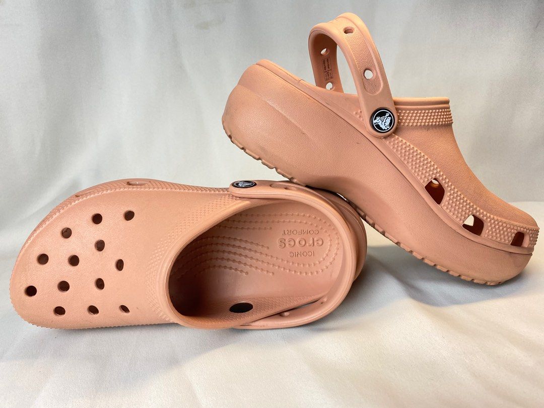 CROCS CLASSIC PLATFORM PALE BLUSH, Women's Fashion, Footwear, Shoe ...