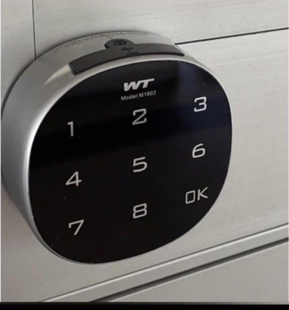 Digital letterbox lock for HDB/Condo/anticlockwise to unlock, Furniture ...