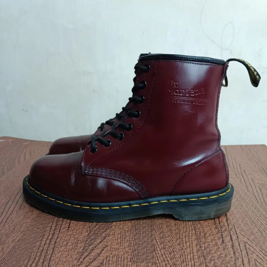 Dr. Martens Docmart 1460 Redcherry, Fesyen Pria, Sepatu , Sepatu Boot ...