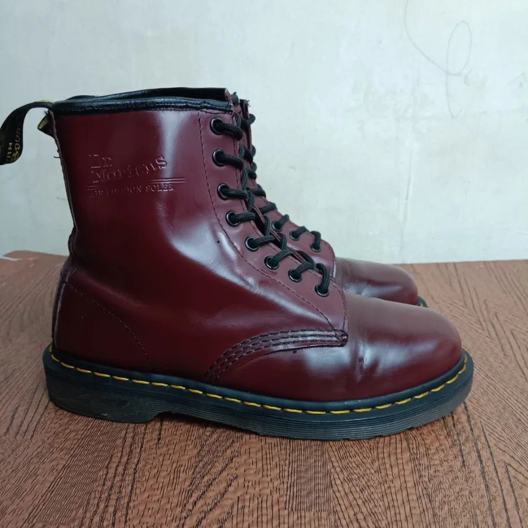 Dr. Martens Docmart 1460 Redcherry, Fesyen Pria, Sepatu , Sepatu Boot ...