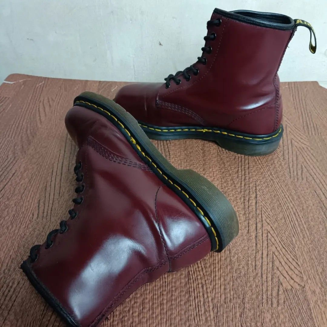 Dr. Martens Docmart 1460 Redcherry, Fesyen Pria, Sepatu , Sepatu Boot ...