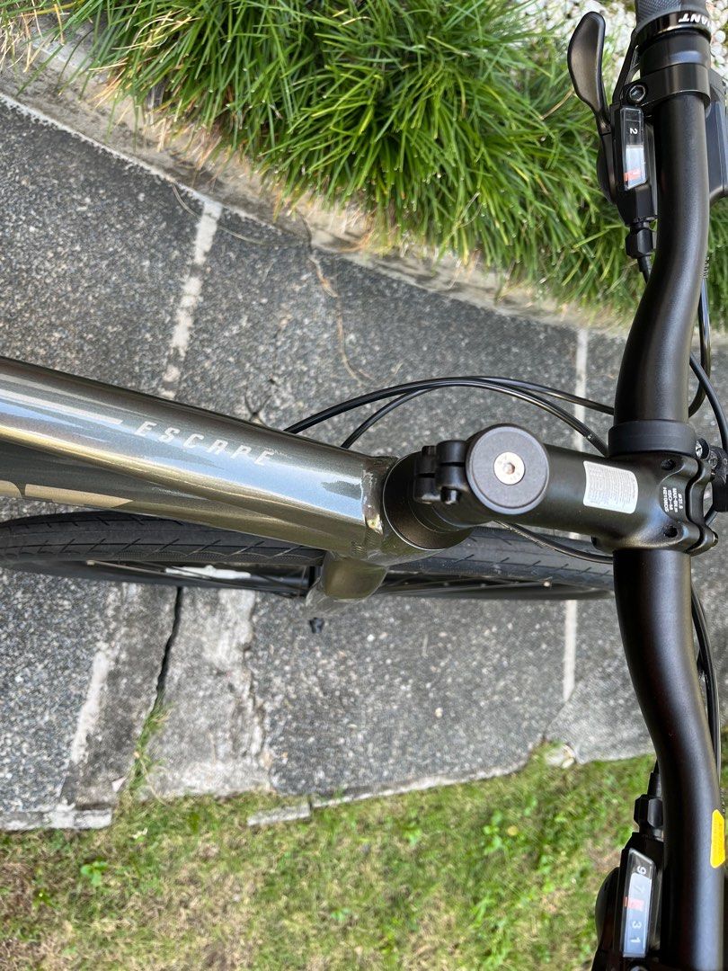 GIANT Escape Disc 1 small 2022 hybrid commuter bike, Sports Equipment ...