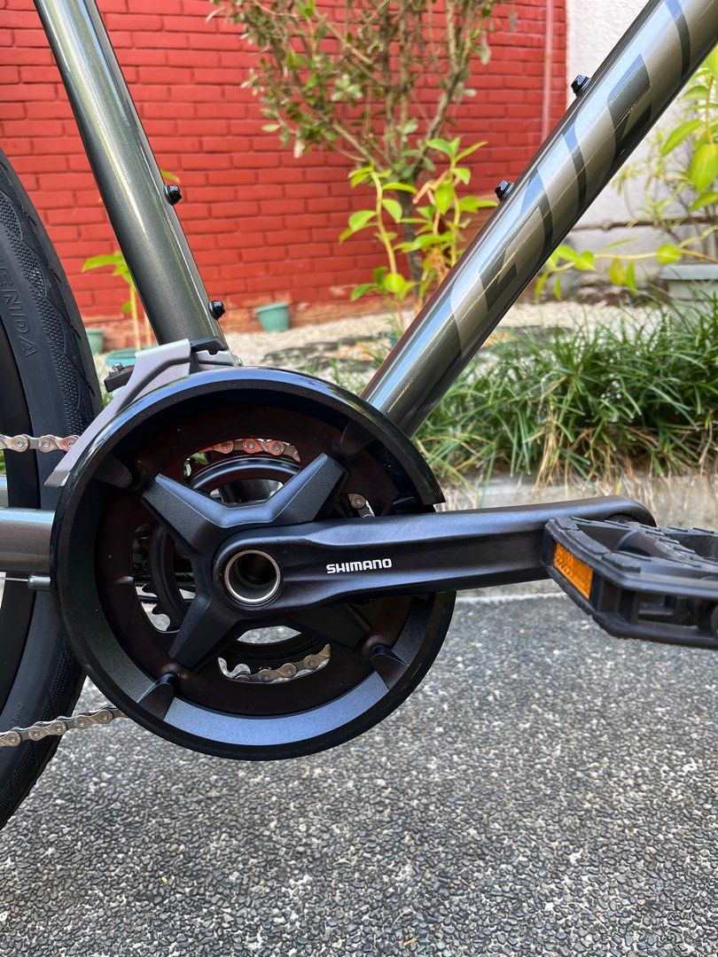 GIANT Escape Disc 1 small 2022 hybrid commuter bike, Sports Equipment ...