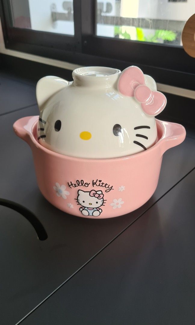 Hello Kitty 1.2L steam pot NTUC, Furniture & Home Living, Kitchenware ...