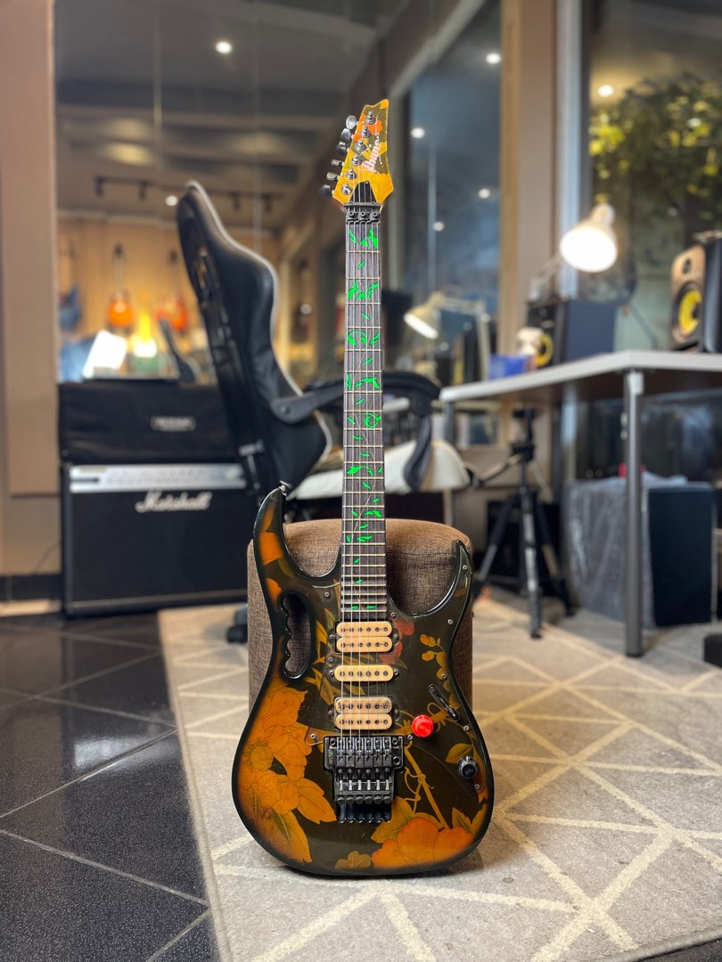 Ibanez jem flower patern 1 (1991), Hobbies & Toys, Music & Media ...