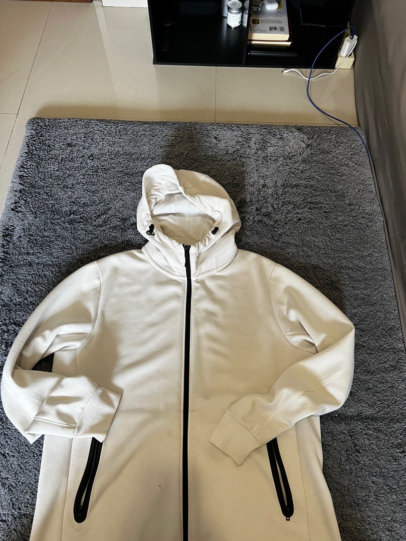 Jacket Uniqlo Putih, Fesyen Pria, Pakaian , Baju Luaran di Carousell