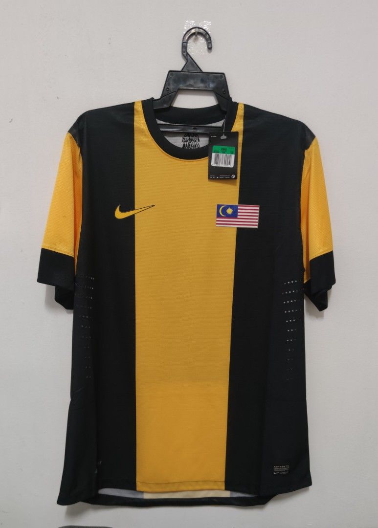 Jersi Malaysia 2012 XL Player Issue, Men's Fashion, Activewear on Carousell