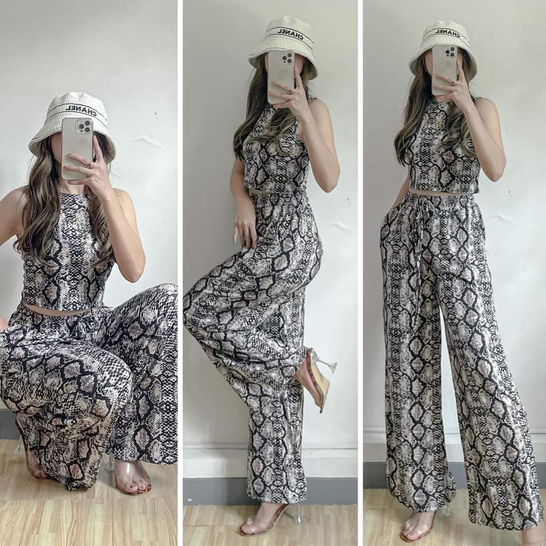 Korea Knitted Coords Set (Limited Edition Print), Women's Fashion, Dresses & Sets, Sets or ...