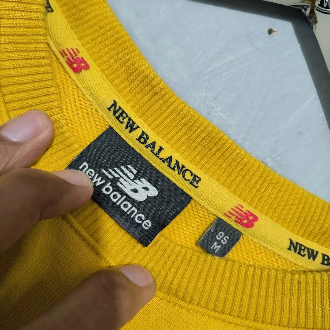 NEW BALANCE YELLOW BORDIR CREWNECK ORIGINAL SECOND, Fesyen Pria ...