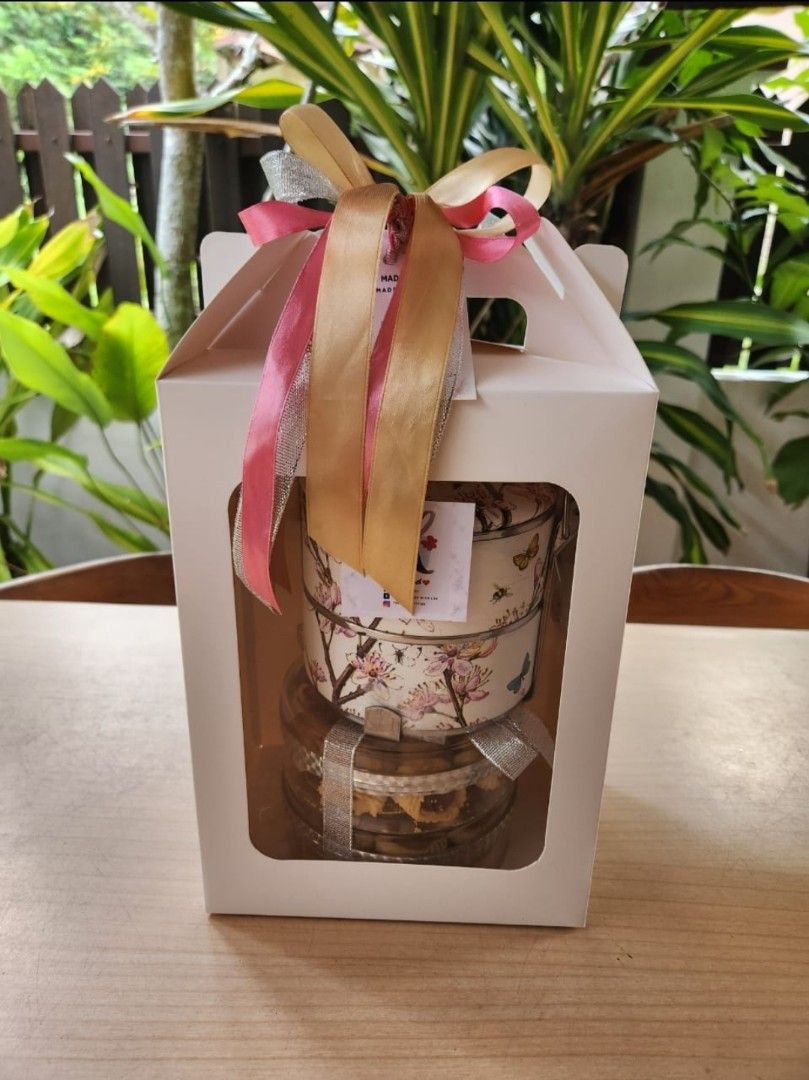 New Hampers with Tiffins & Kuih Raya, Food & Drinks, Gift Baskets ...