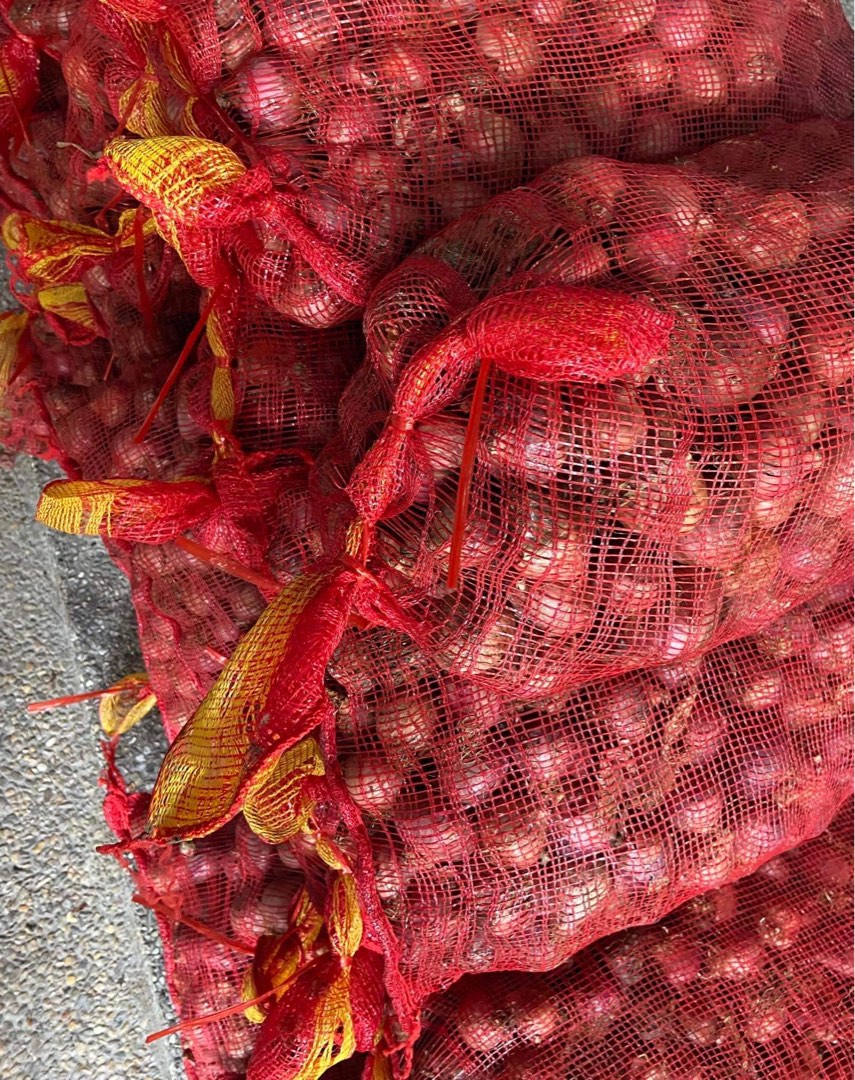Red Onions / 6 kilo per sack, Food & Drinks, Fresh Produce on Carousell
