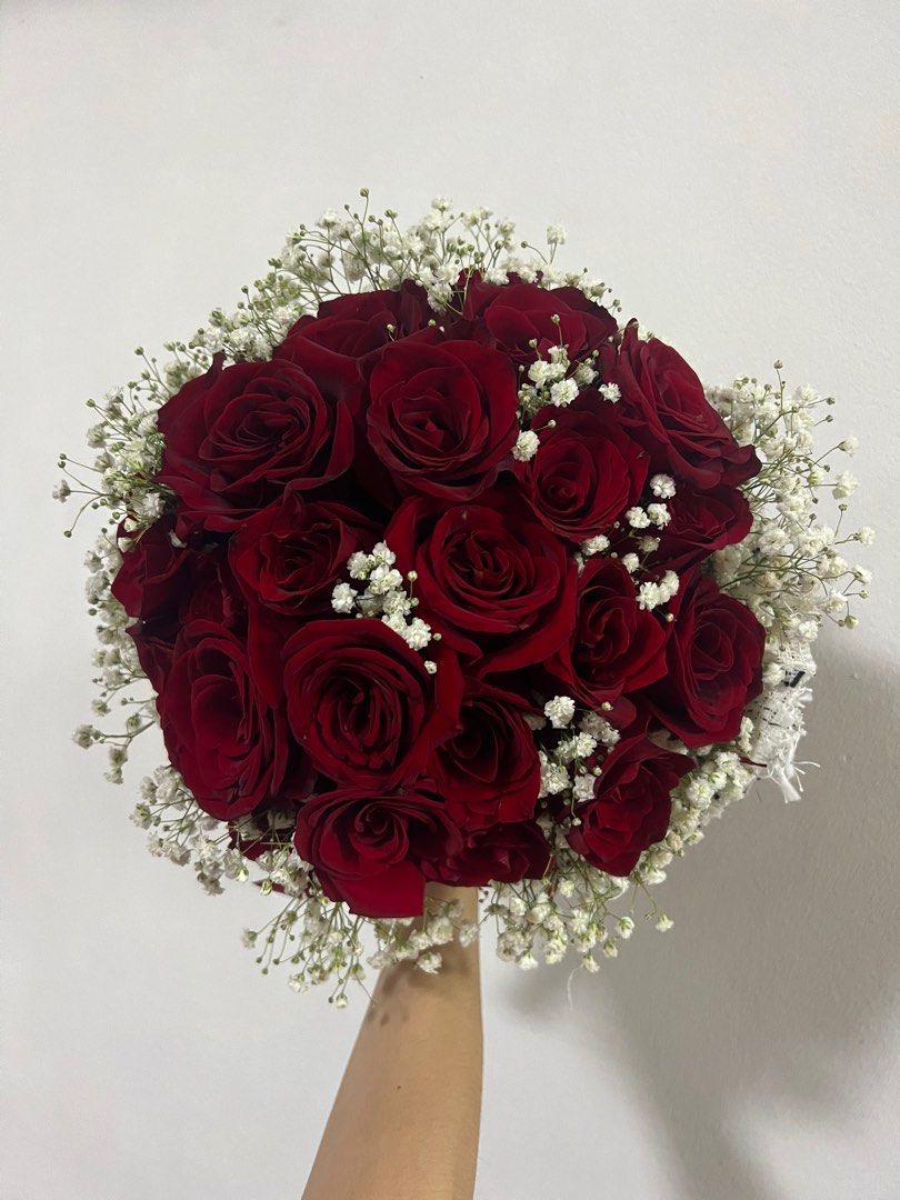 Rounded red roses bouquet, Hobbies & Toys, Flowers & Bouquets on Carousell
