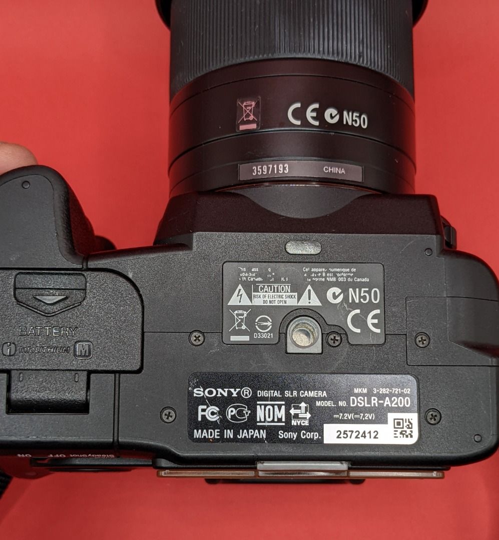 Sony A200 DSLR with Flash, Photography, Cameras on Carousell
