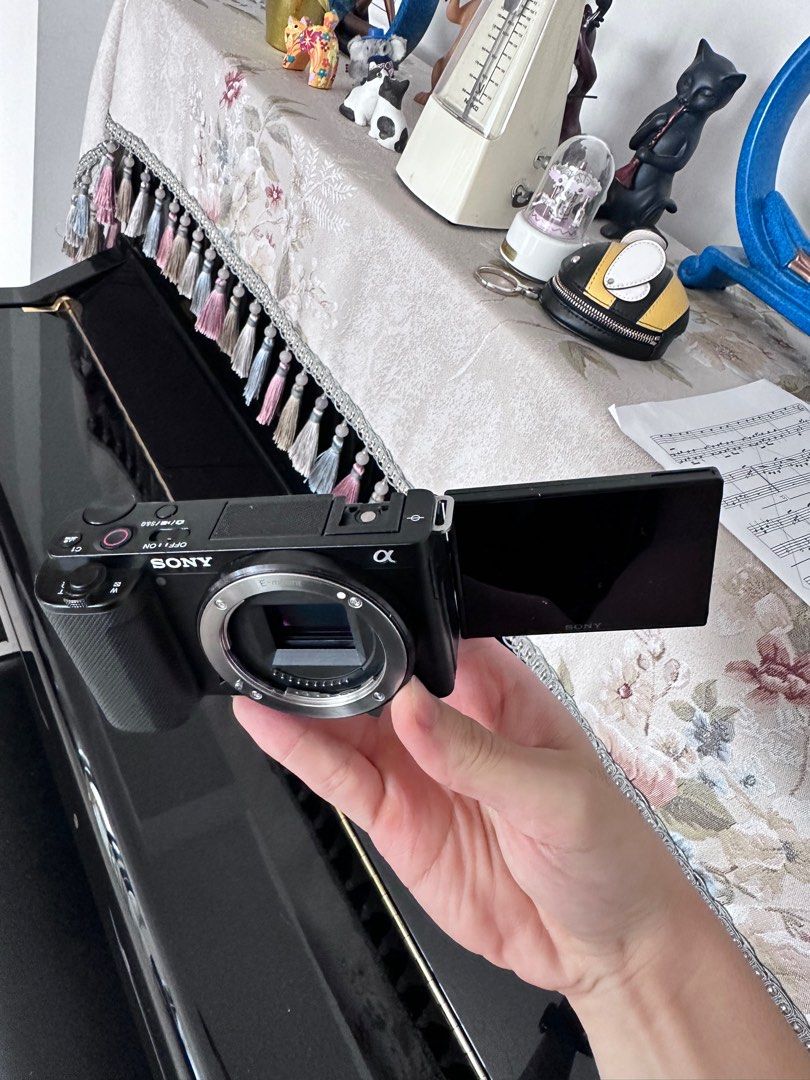 Sony ZVE10, Photography, Cameras on Carousell