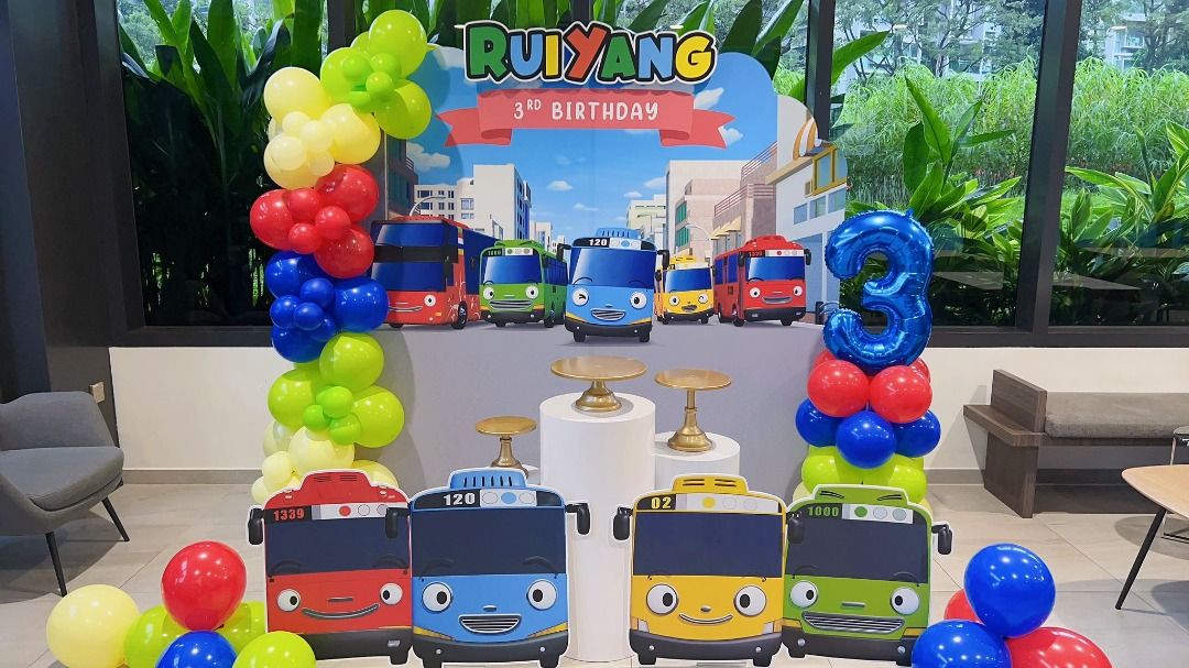 Tayo Bus Theme balloon arch backdrop setup, Lifestyle Services, Event ...