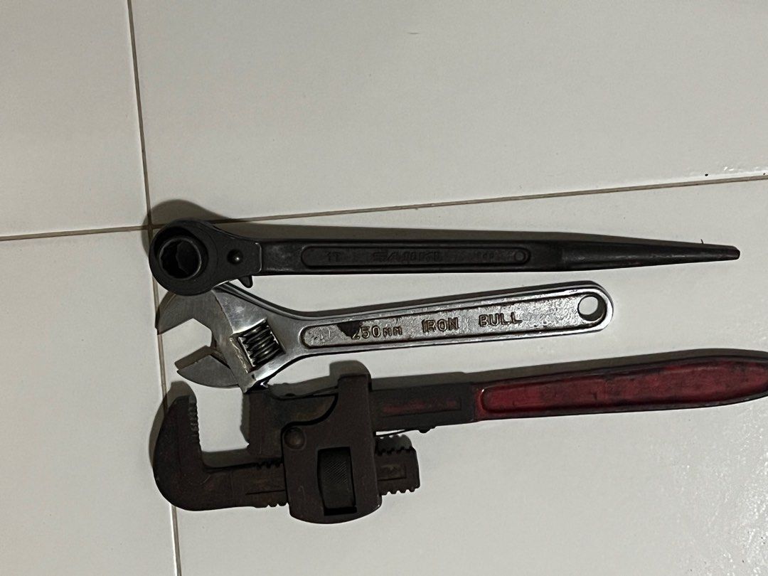 tool set (adjustable spanna, allen keys set, scredrivers, pipe wrench ...