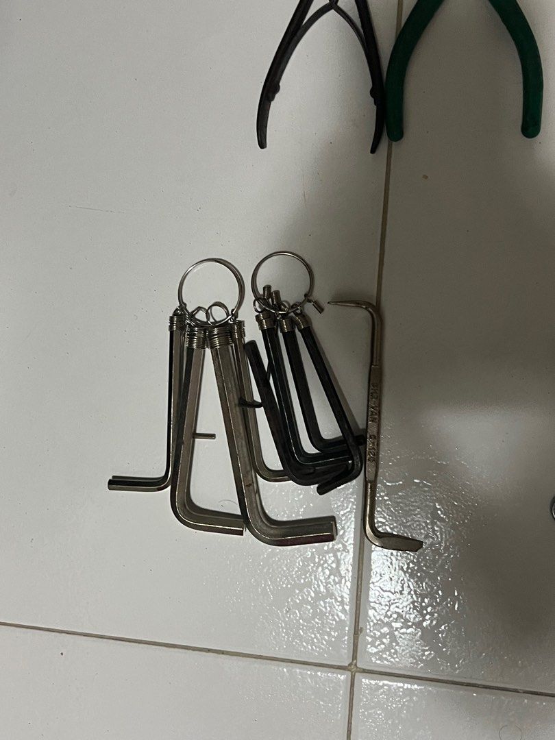 tool set (adjustable spanna, allen keys set, scredrivers, pipe wrench ...