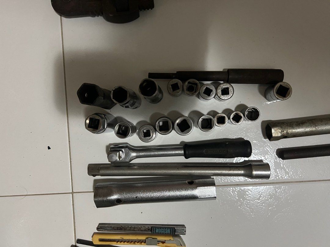 tool set (adjustable spanna, allen keys set, scredrivers, pipe wrench ...