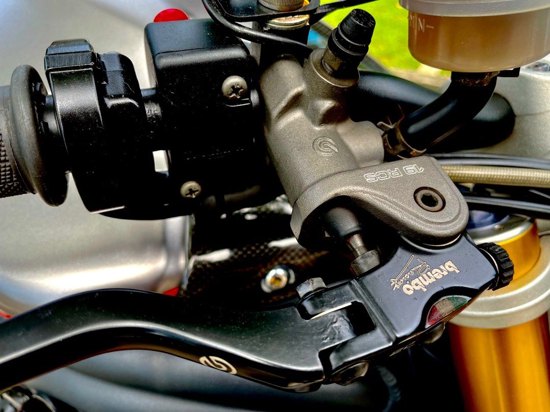 Triumph Speed Triple R ( Fast & Nimble,Coe 7/2032,Prestine Tip Top ...