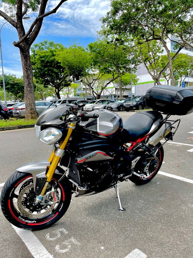 Triumph Speed Triple R ( Fast & Nimble,Coe 7/2032,Prestine Tip Top ...