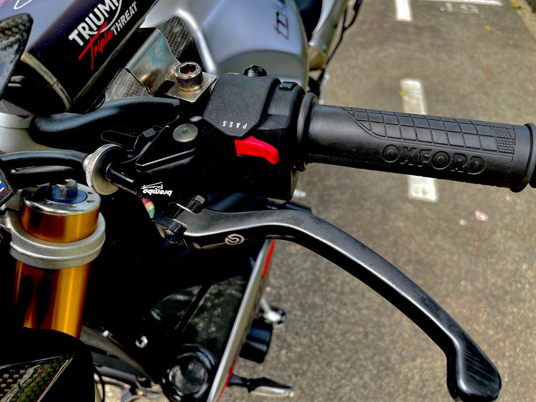 Triumph Speed Triple R ( Fast & Nimble,Coe 7/2032,Prestine Tip Top ...