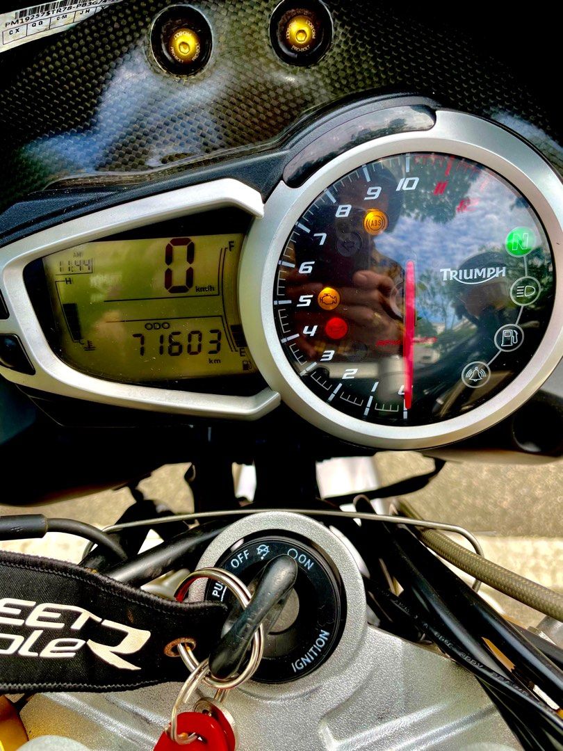 Triumph Speed Triple R ( Fast & Nimble,Coe 7/2032,Prestine Tip Top ...