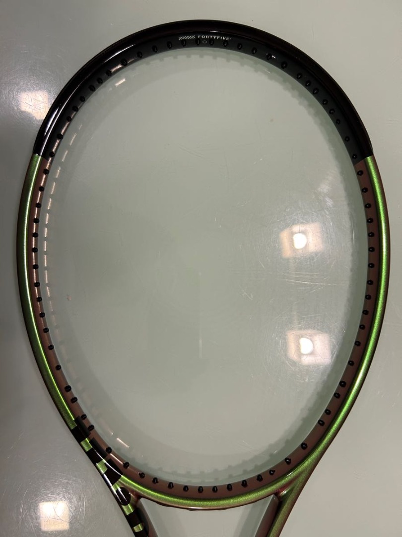 Wilson ultra light 290g H22 18x20 in v8 ultra high gloss paint job - this is not a retail blade ...