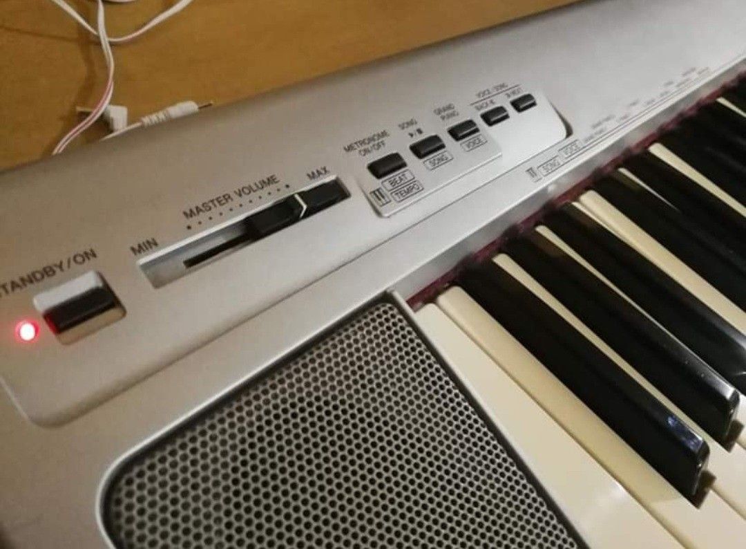 Yamaha NP-30 Piaggero 76-Key Semi-Weighted Portable Piano, Hobbies ...