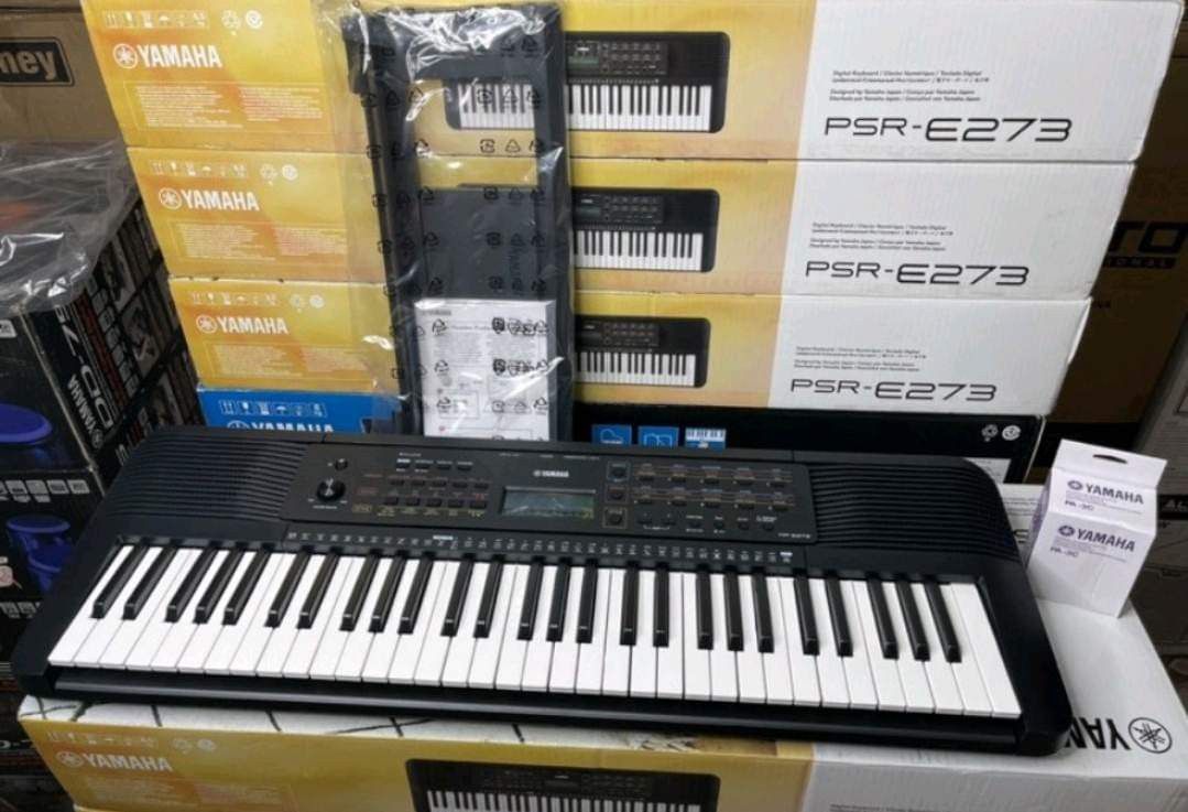 Yamaha PSR E273 Portable Electronic Keyboard, Hobbies & Toys, Music ...