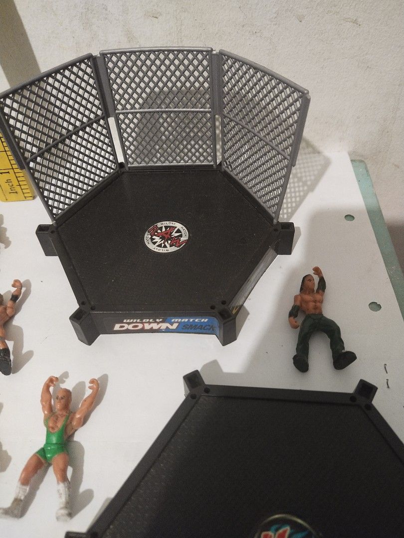 2 Wrestling Arenas with 16 miniature Wrestling figures/Incomplete set ...