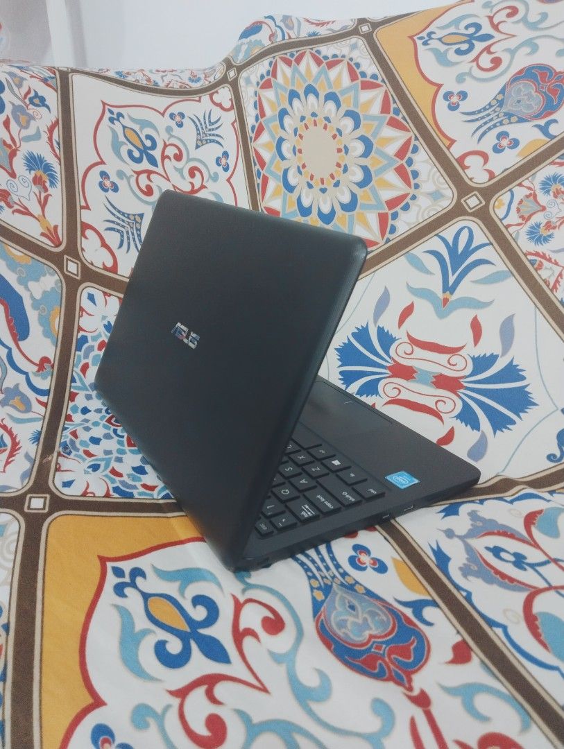 Asus notebook E202S celeron N3, Elektronik, Komputer, Laptop di Carousell