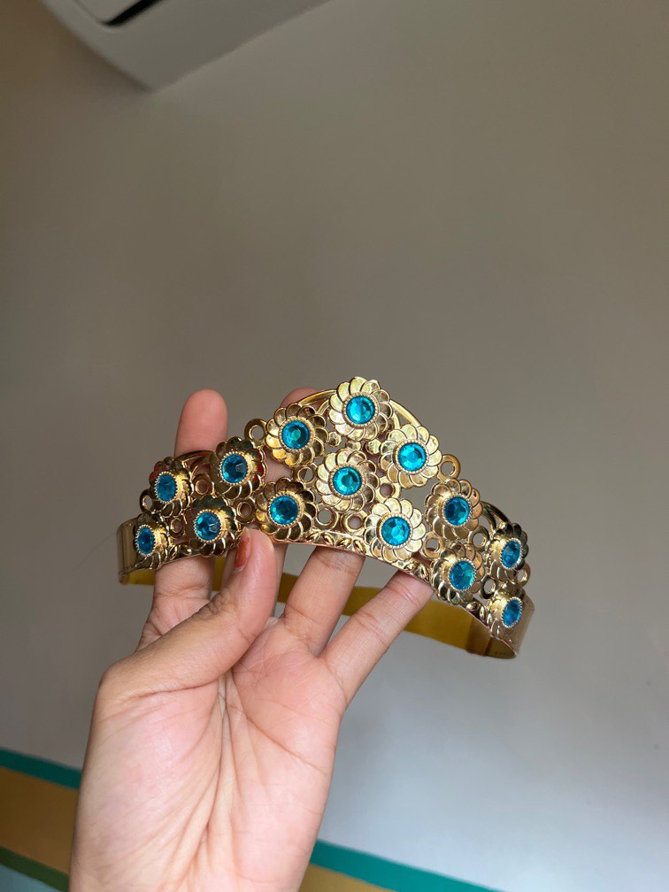 Audrey and Rachel crown, Babies & Kids, Babies & Kids Fashion on Carousell