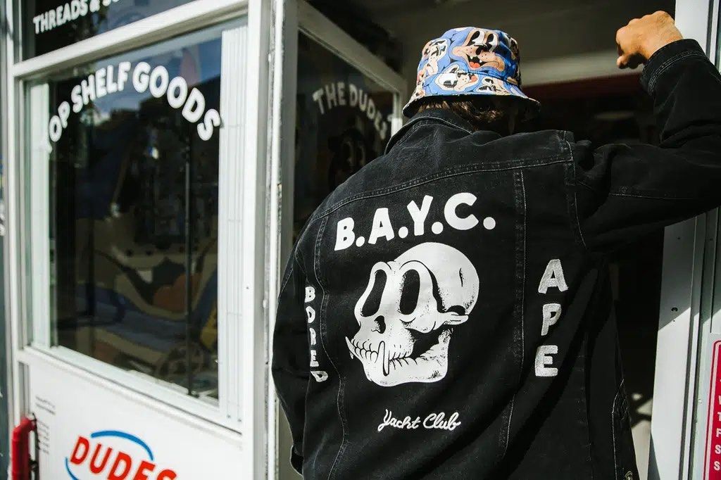 BAYC x mcbess collab large mccapsule denim jacket, 名牌, 服裝 - Carousell