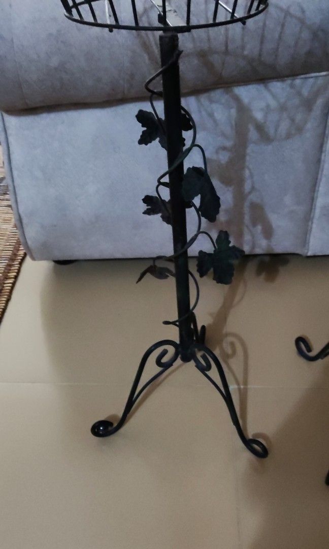 Besi kaki bunga 2 pcs, Furniture & Home Living, Home Decor, Artificial ...