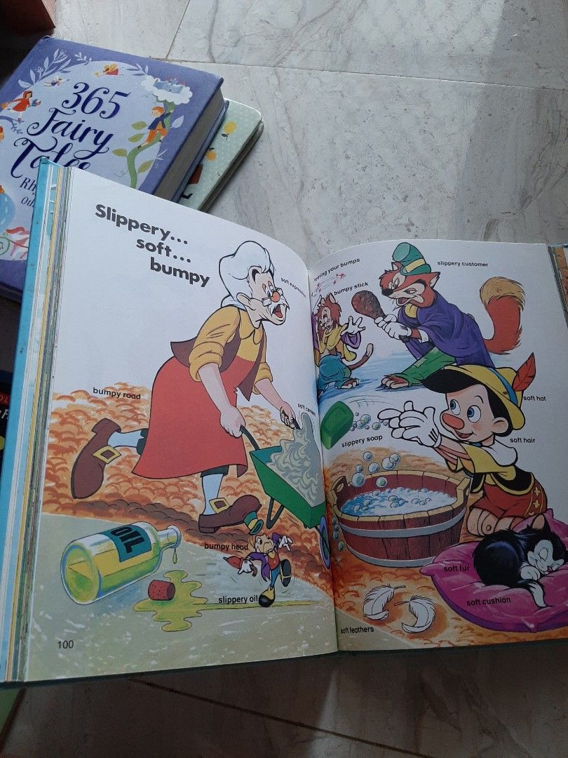 Buku disney words that describe things, Buku & Alat Tulis, Buku Anak ...