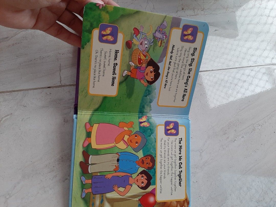 Buku dora let's sing, Buku & Alat Tulis, Buku Anak-Anak di Carousell