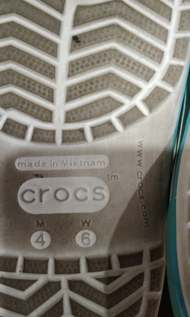 Crock, Women's Fashion, Footwear, Slippers and slides on Carousell