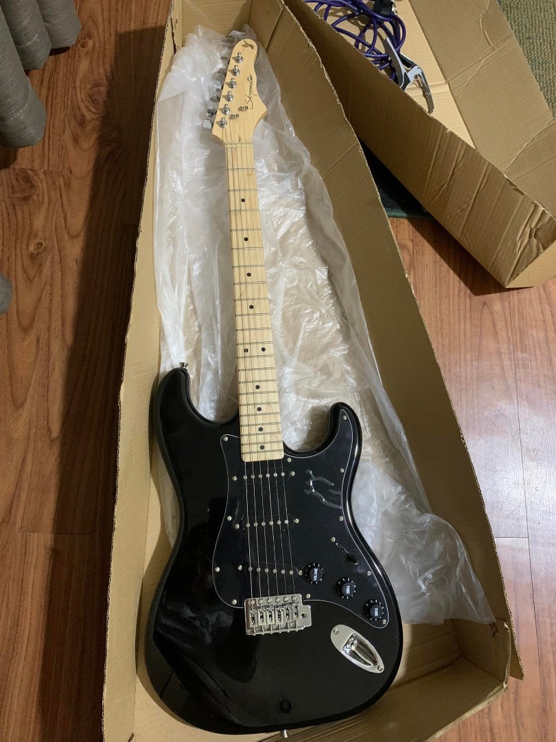 Electric Guitar with 15W Amplifier (RJ Skycaster), Hobbies & Toys ...