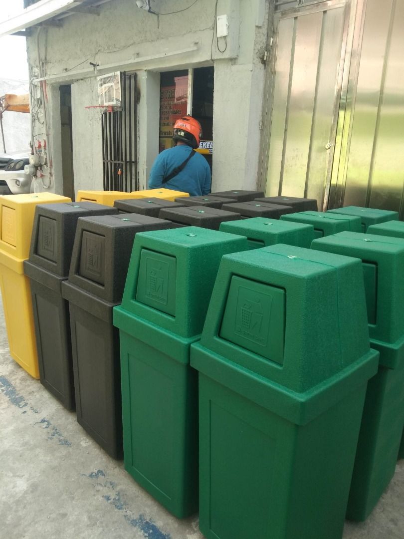 hooded trash bin king size, Furniture & Home Living, Cleaning ...