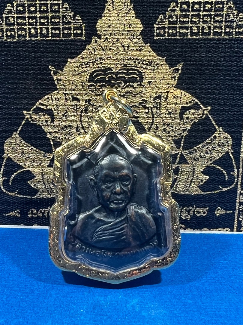 Luang Phor Ngern medal, back signature print, Nawaloha Material, by ...