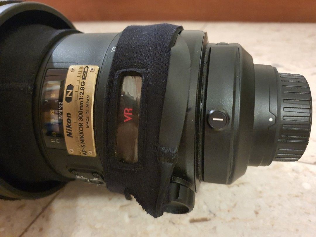 Nikon AFS 300mm F2.8 G ED VR, Photography, Lens & Kits on Carousell