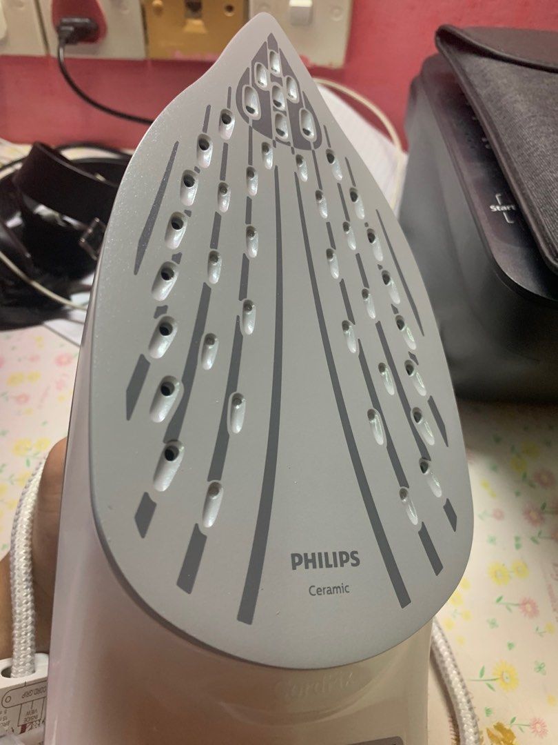Philips Iron Steam GC-1752, TV & Home Appliances, Irons & Steamers on ...