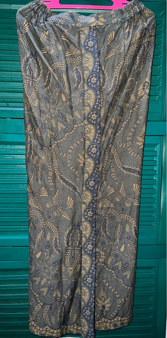 Rok Batik Kebaya, Fesyen Wanita, Pakaian Wanita, Bawahan di Carousell