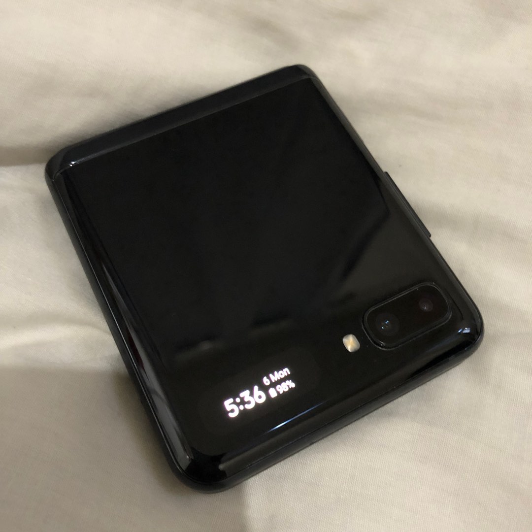 Samsung Galaxy Z Flip1 on Carousell