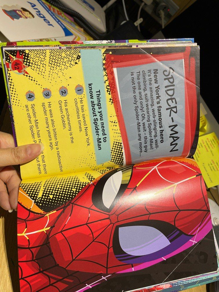 Spiderman into the Spiderverse - the Official Guide, Hobbies & Toys ...