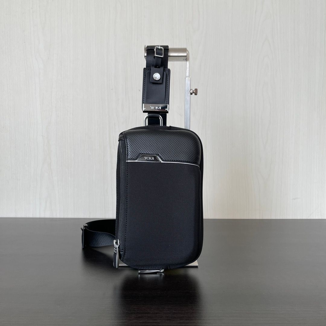 TUMI Messina Utility Pouch, Men's Fashion, Bags, Belt bags, Clutches ...