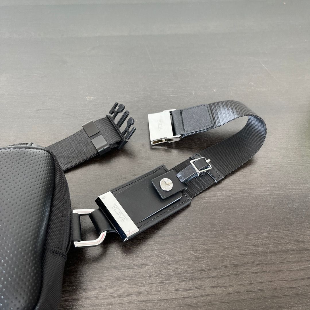 TUMI Messina Utility Pouch, Men's Fashion, Bags, Belt bags, Clutches ...