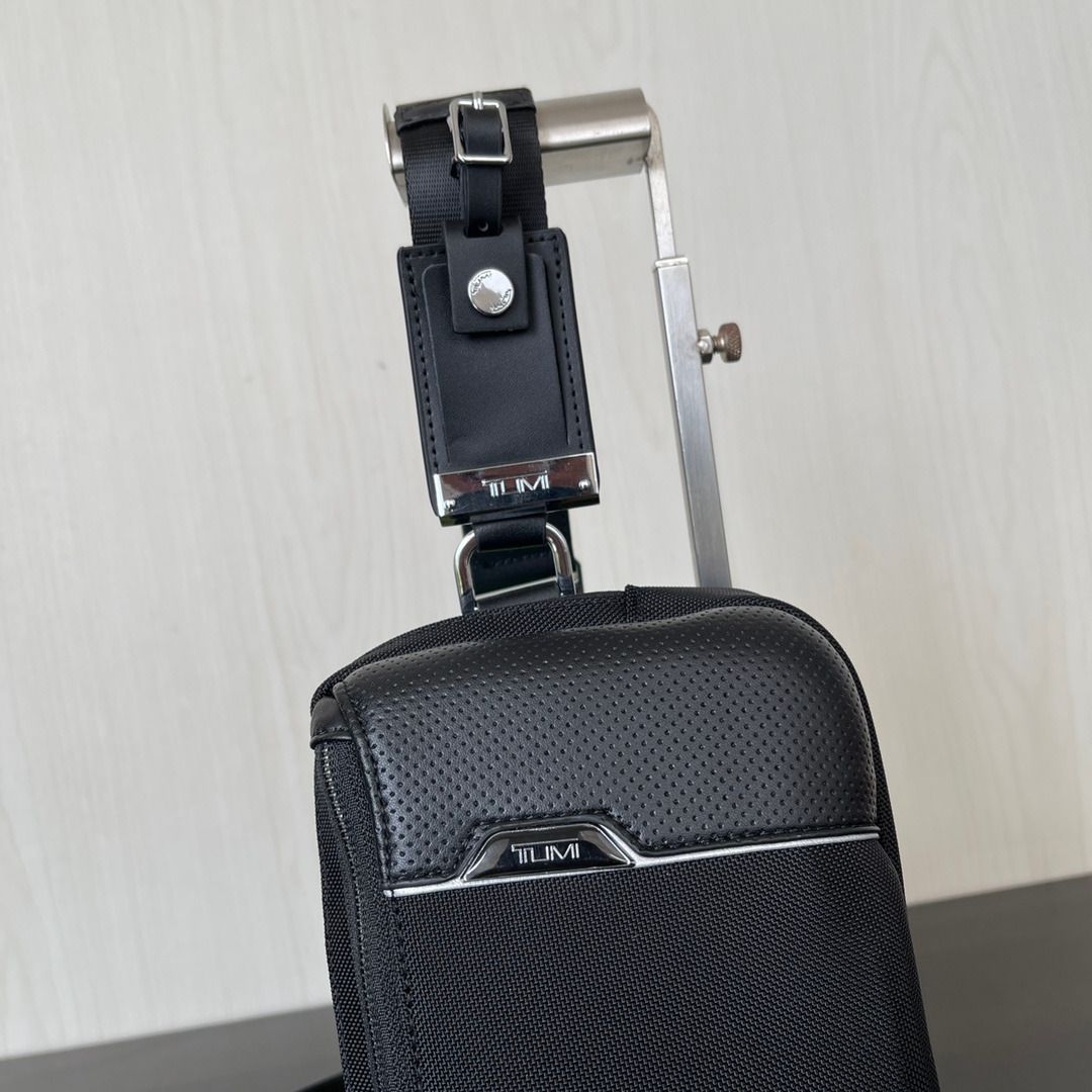 TUMI Messina Utility Pouch, Men's Fashion, Bags, Belt bags, Clutches ...