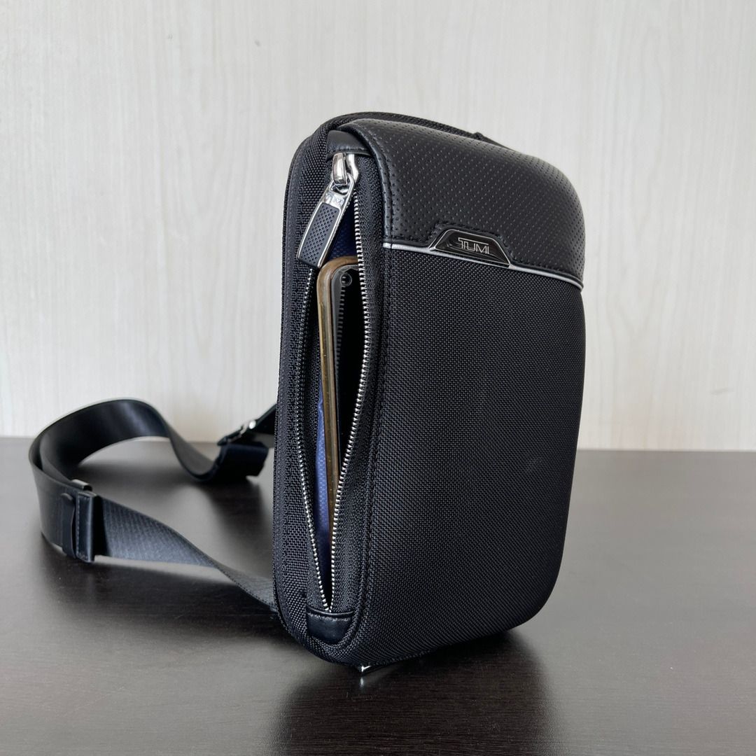 TUMI Messina Utility Pouch, Men's Fashion, Bags, Belt bags, Clutches ...